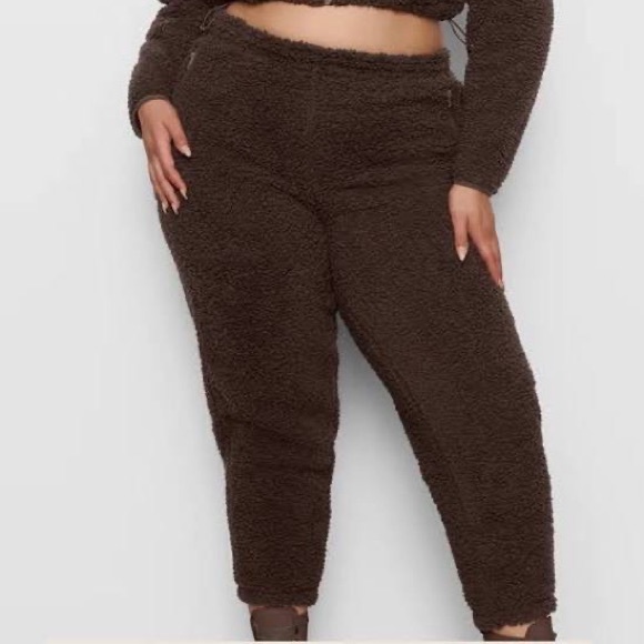 SKIMS | Pants & Jumpsuits | Skims Chocolate Brown Teddy Joggers Lxl ...